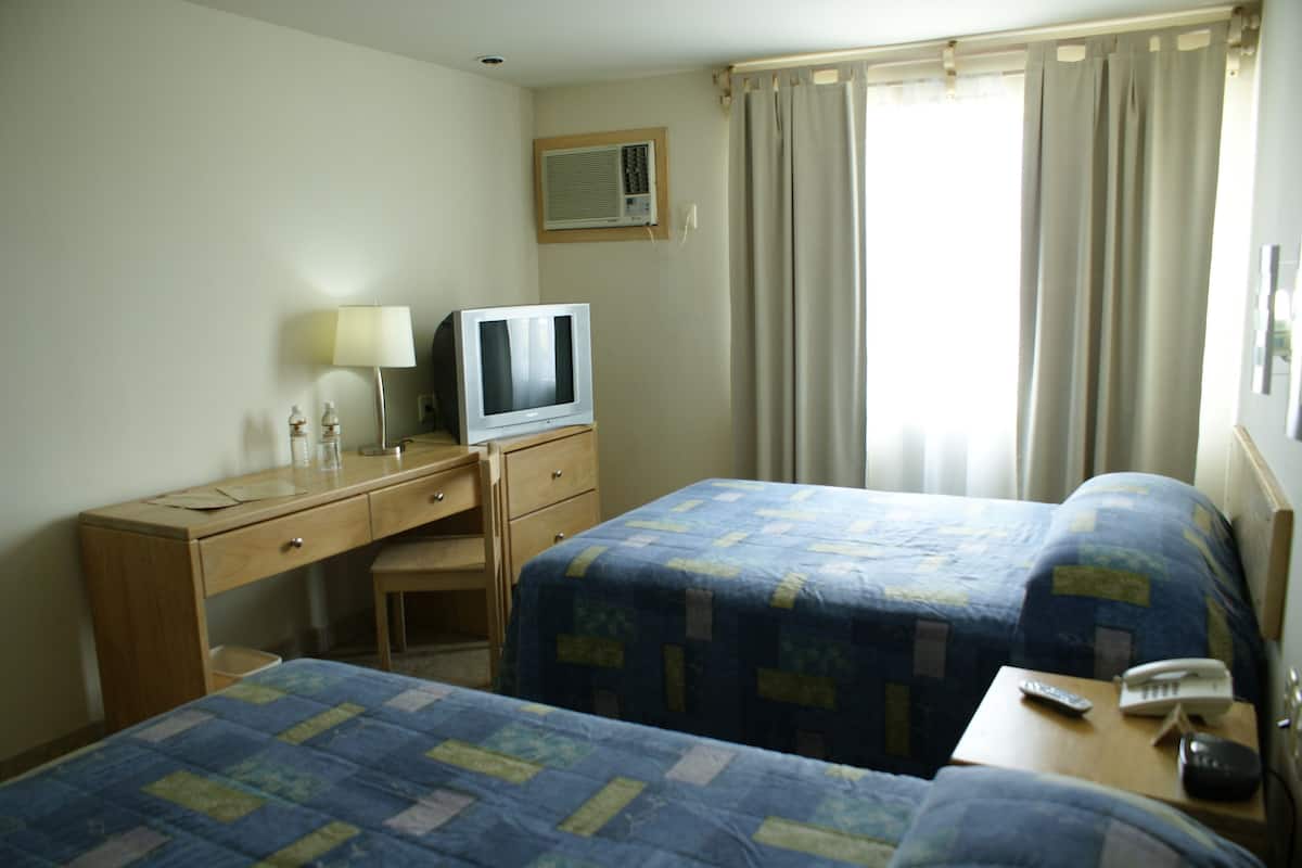 Cortinas/cortinados opacos, Wi-fi grátis, roupa de cama fornecida