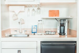 Roupas de cama premium, cofres nos quartos, individualmente decorados