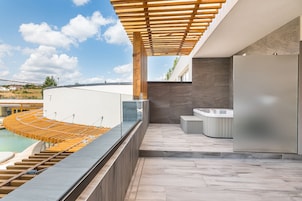 Quarto superluxo | Banheira de hidromassagem particular