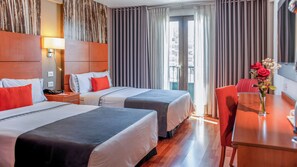 Minibar, cortinas/cortinados opacos, Wi-fi grátis 