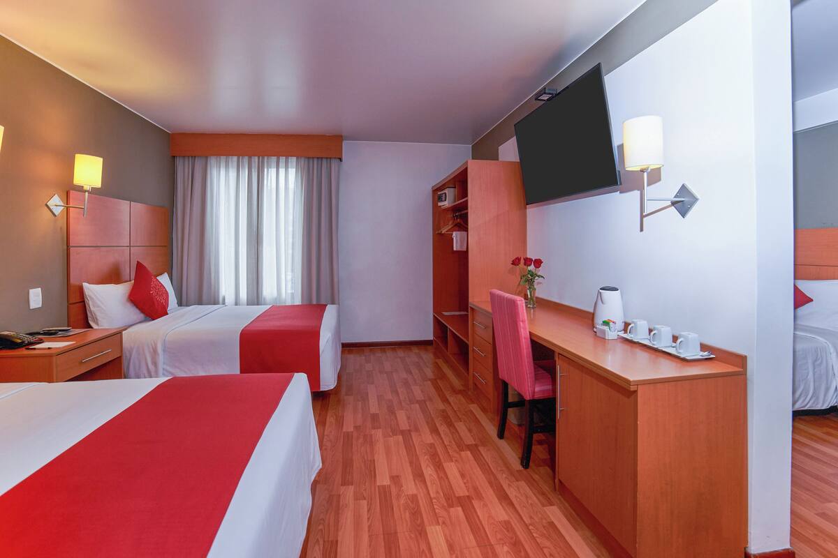 Minibar, cortinas/cortinados opacos, Wi-fi grátis 