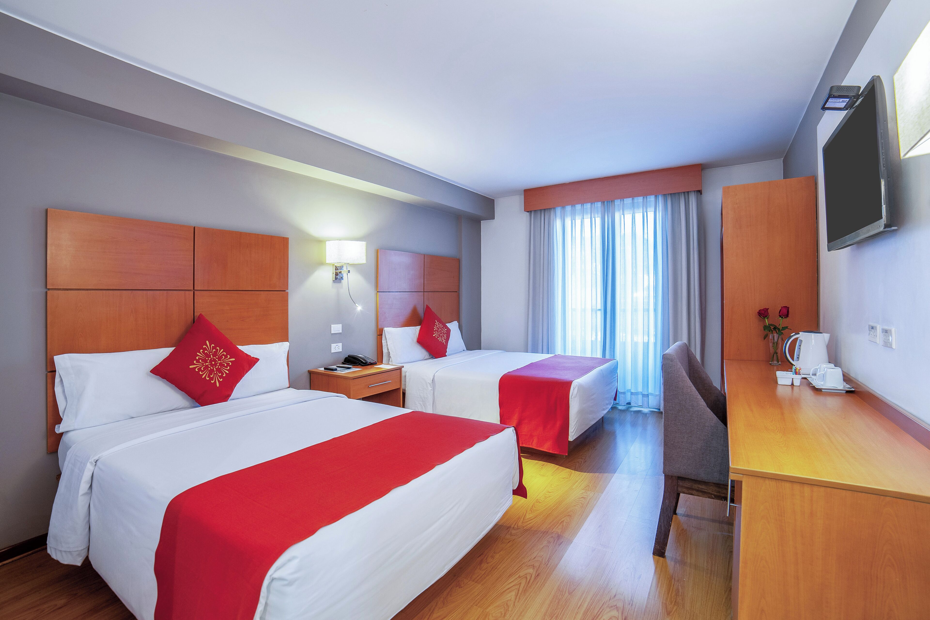 Minibar, cortinas/cortinados opacos, Wi-fi grátis 