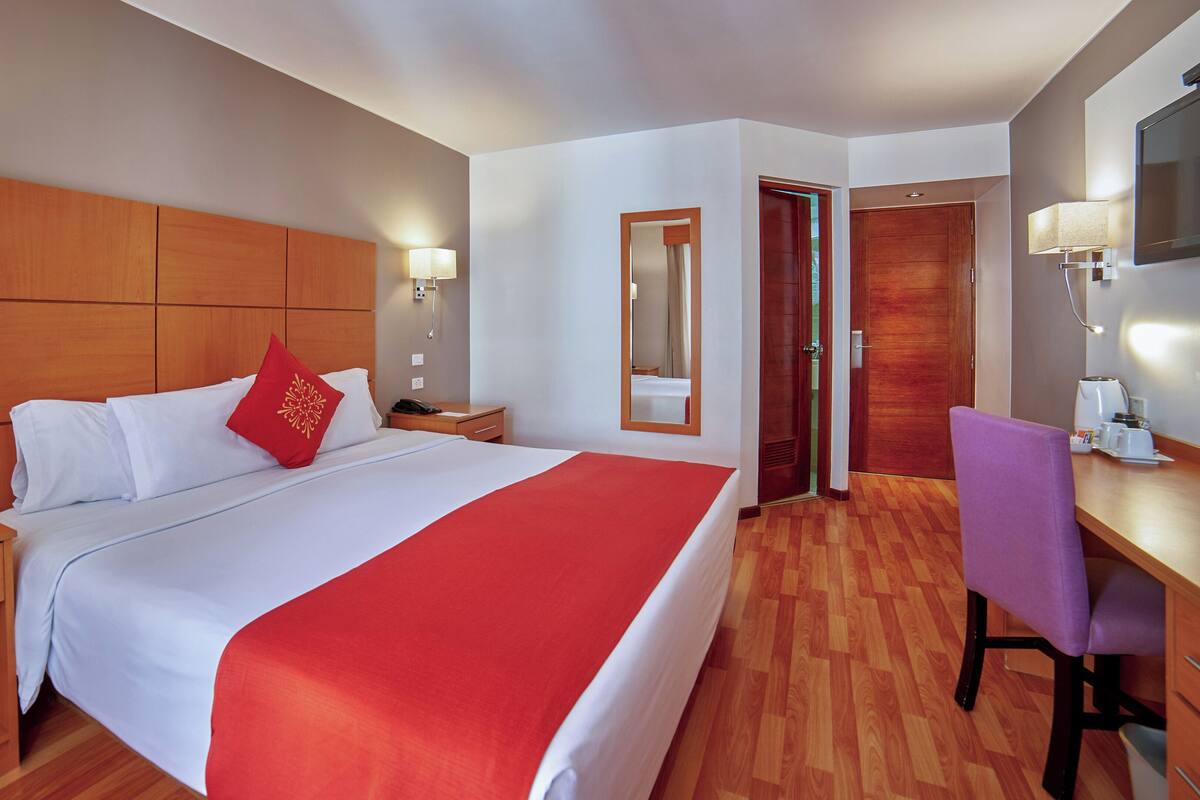 Quarto Individual, 1 cama de casal | Minibar, cortinas/cortinados opacos, Wi-fi grátis 
