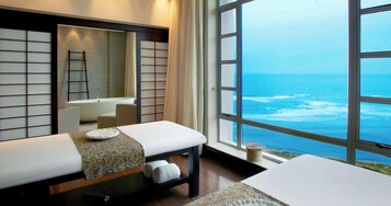 Salas para tratamentos a dois, banheira de hidromassagem