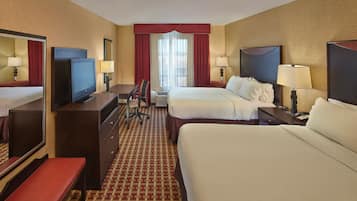 Roupas de cama premium, cofres nos quartos, escrivaninha