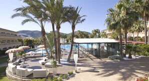 Bar à beira da piscina