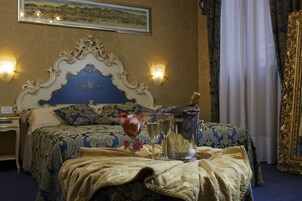 Quarto família | Frigobar, cofres nos quartos, escrivaninha