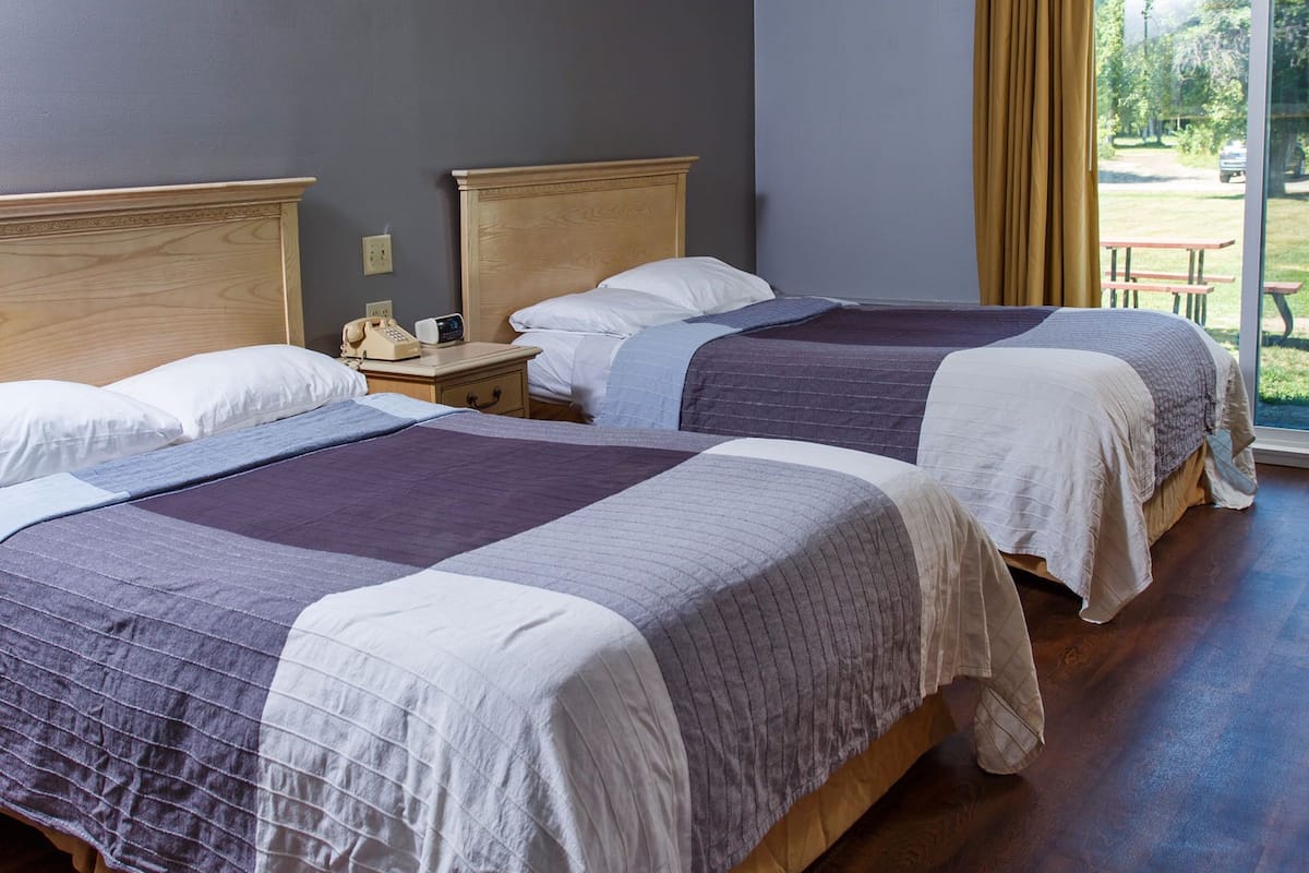Quarto Standard, 2 camas queen-size | Wi-fi grátis, com mobília individualizada, roupa de cama fornecida 