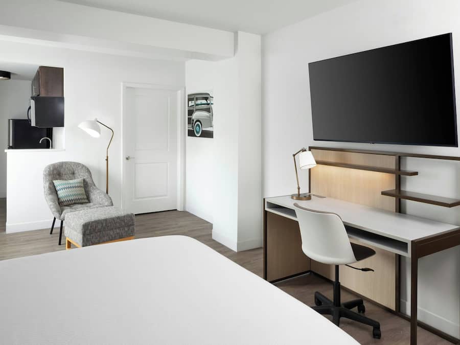 Estúdio, 1 cama queen-size | Roupa de alta qualidade, secretária