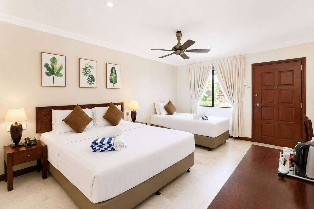 Vila, 3 camas de solteiro, vista para o jardim | Frigobar (abastecido com itens grátis), cofres nos quartos, escrivaninha