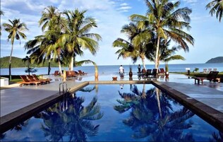 2 piscinas externas, espreguiçadeiras
