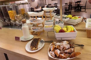 Café da manhã com buffet todos os dias mediante uma taxa