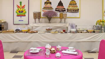 Café da manhã com buffet todos os dias (EUR 15 por pessoa)