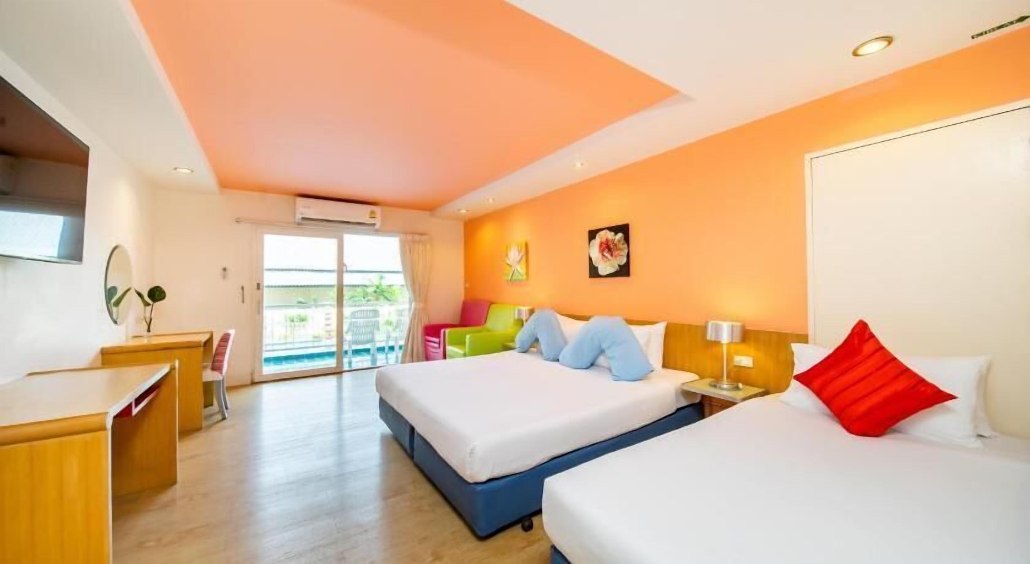 Edredões de penas, minibar, cofre com capacidade para portátil 