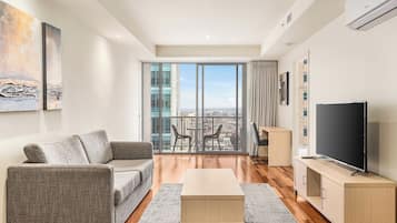 Apartamento standard | Área de estar | TV LCD 0 polegadas com canais digitais, TV