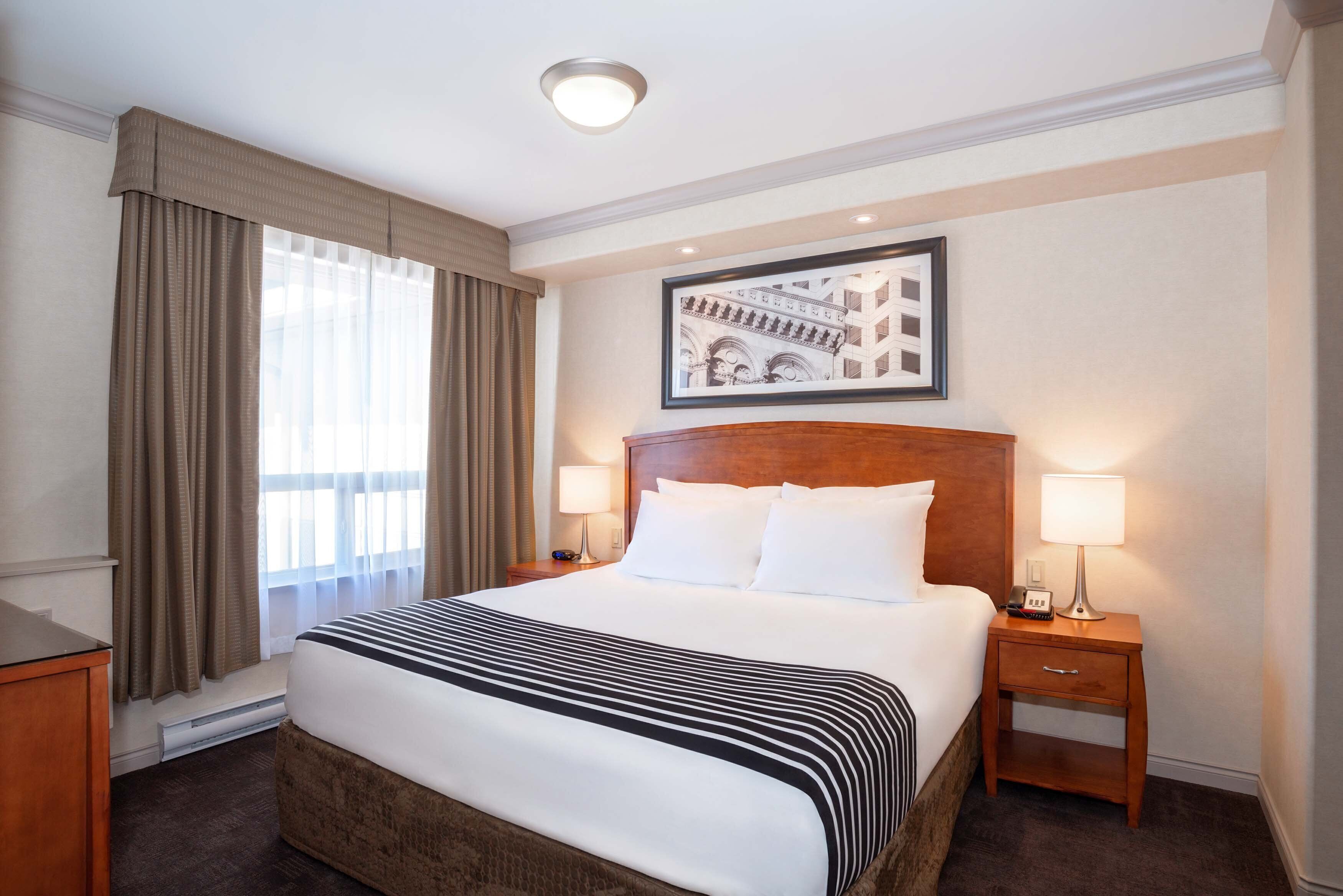 Secretária, secretária adequada para computadores portáteis 