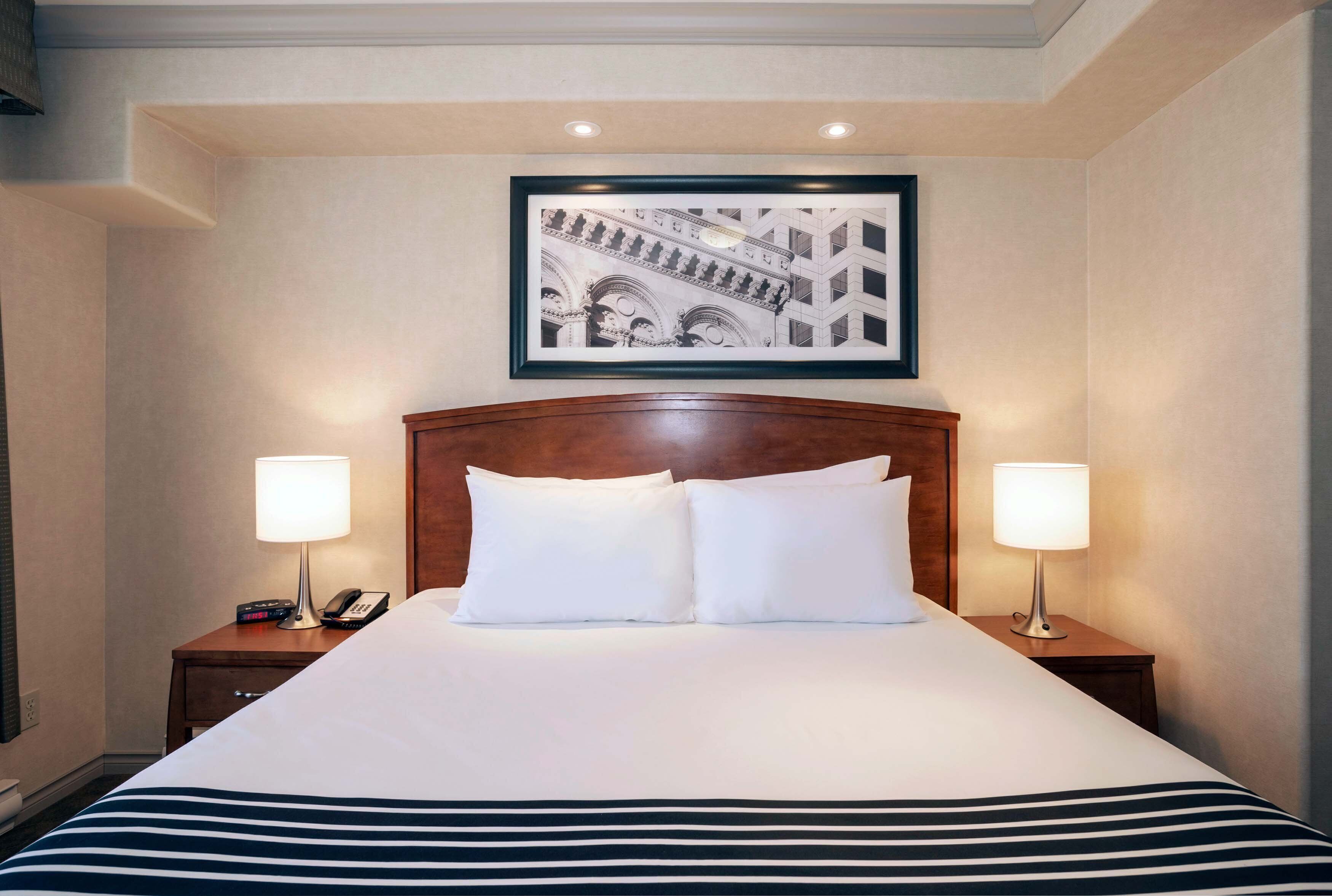 Secretária, secretária adequada para computadores portáteis 