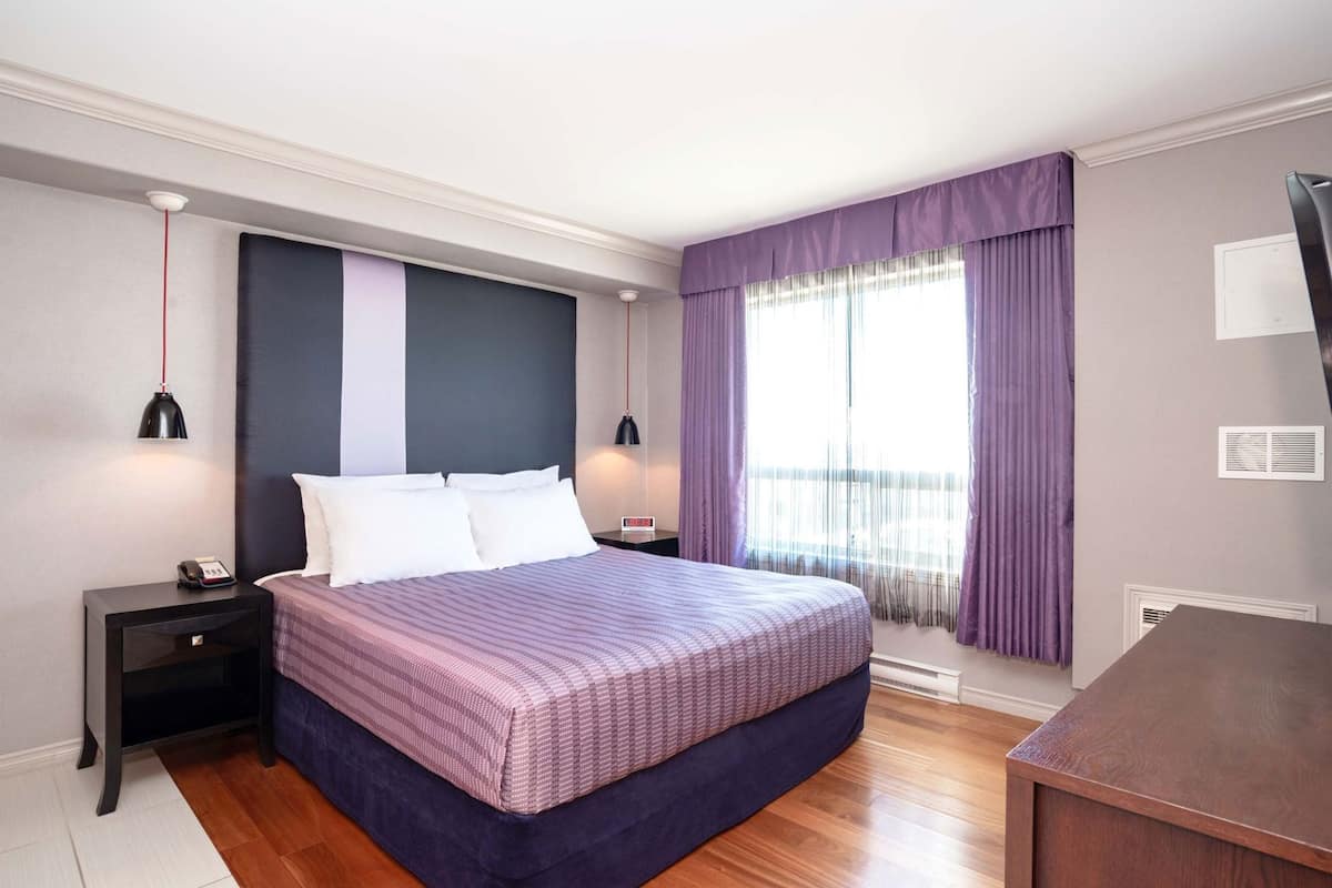 Secretária, secretária adequada para computadores portáteis