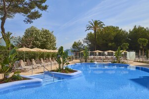 Piscina interior, piscina exterior 