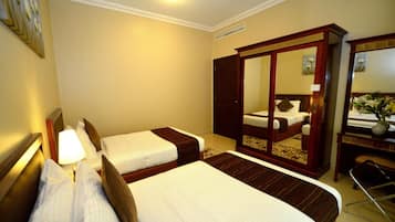 1 quarto, cofre no quarto, secretária, cortinas/cortinados opacos