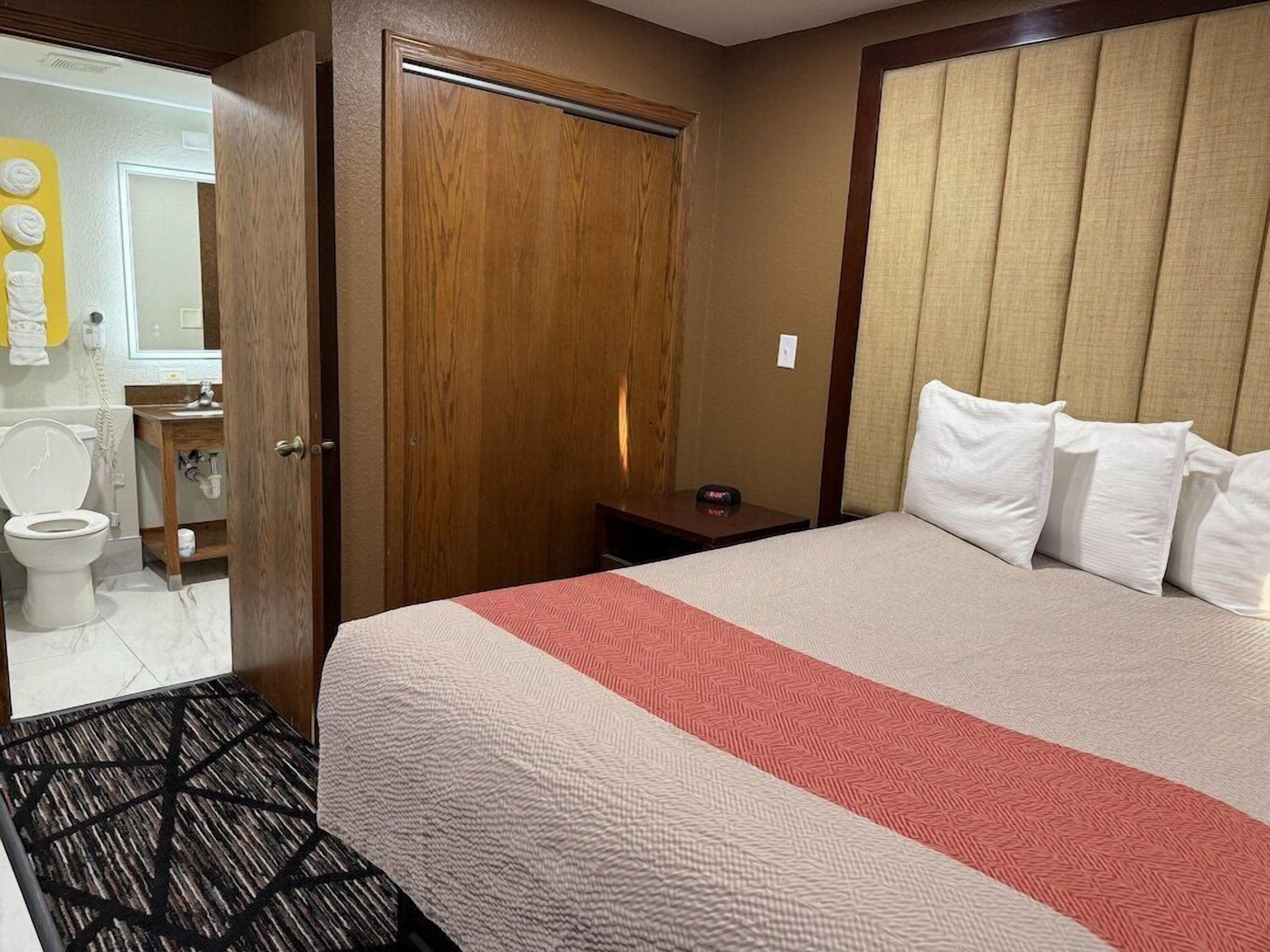 Com mobília individualizada, cortinas/cortinados opacos 
