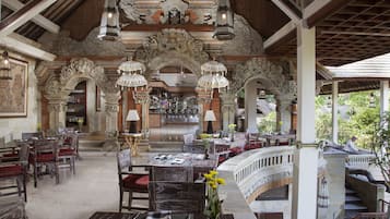 Café da manhã, almoço e jantar