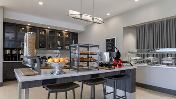 Pequeno-almoço tipo buffet diário mediante uma taxa 