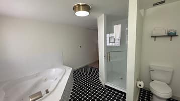 Quarto lua de mel, 1 cama King | Banheiro | Toalhas de banho