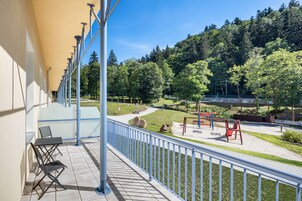 Maria Superior Deluxe with Wellness and Fitness Access | Terraço/pátio