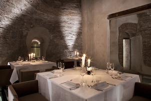 3 restaurantes: servem pequenos-almoços, almoços, jantares e brunches
