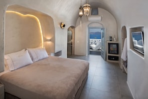Honeymoon Suite with outdoor Hot Tub | Lençóis italianos Frette, roupa de alta qualidade 