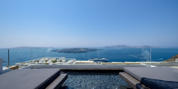 Nefeles Luxury Suites - Santorini