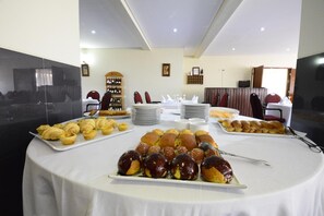Pequenos-almoços, almoços e jantares servidos 