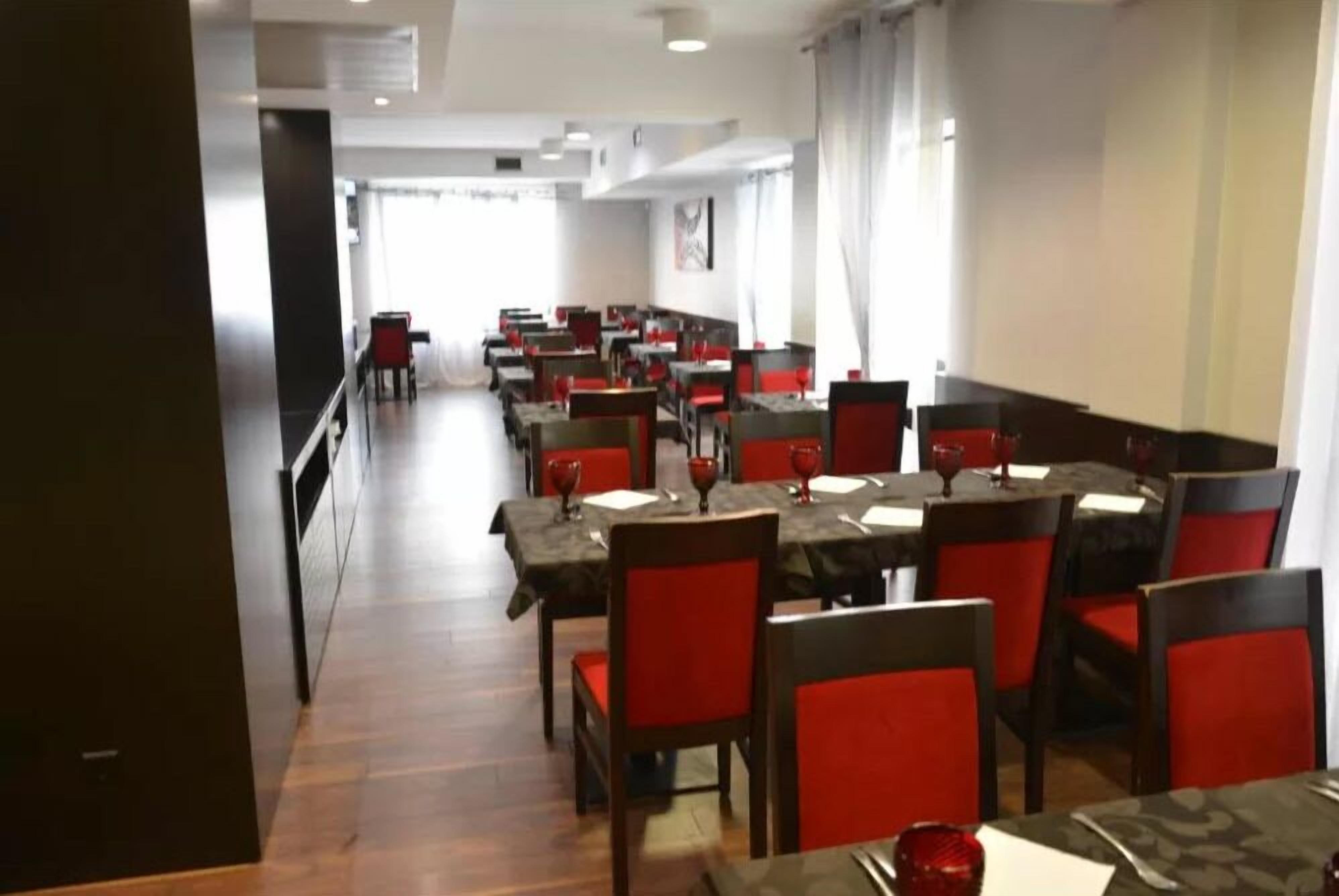 Café da manhã com buffet mediante uma taxa