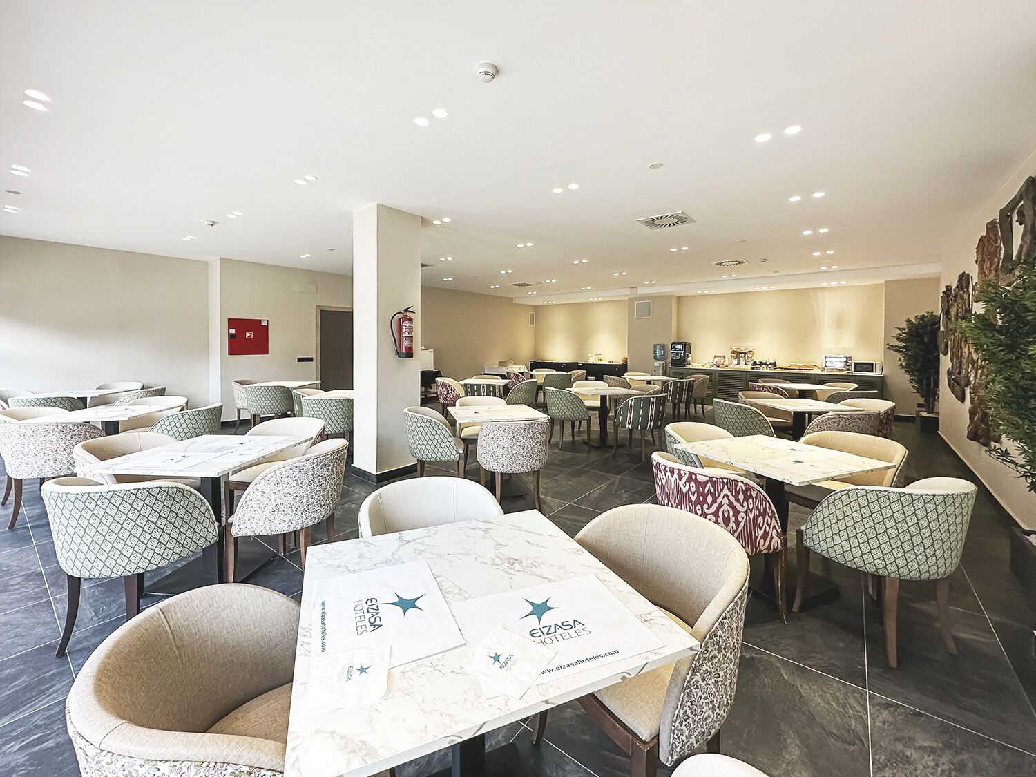 Café da manhã com buffet todos os dias (EUR 10.90 por pessoa) 