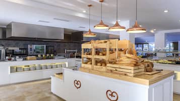 Pequeno-almoço tipo buffet diário (18.00 EUR por pessoa)