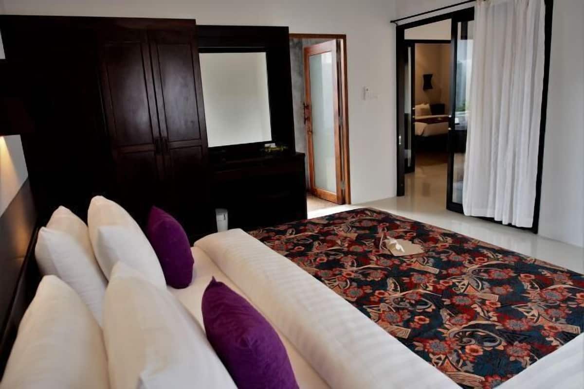 Minibar, cofre no quarto, Wi-fi grátis, roupa de cama fornecida 