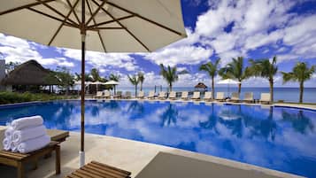 3 piscinas exteriores, espreguiçadeiras