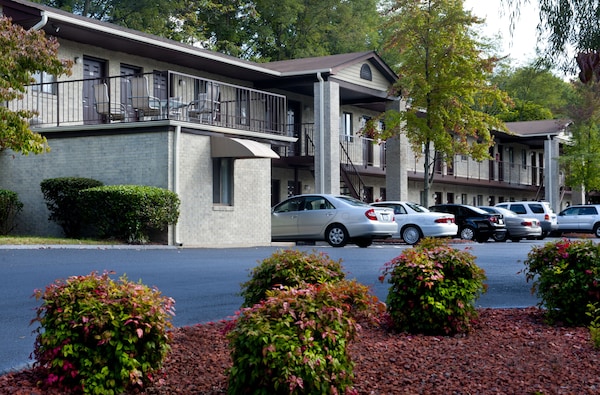 Affordable Corporate Suites Of Overland Drive - Roanoke, VA