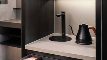 1 quarto, cofre no quarto, secretária, cortinas/cortinados opacos