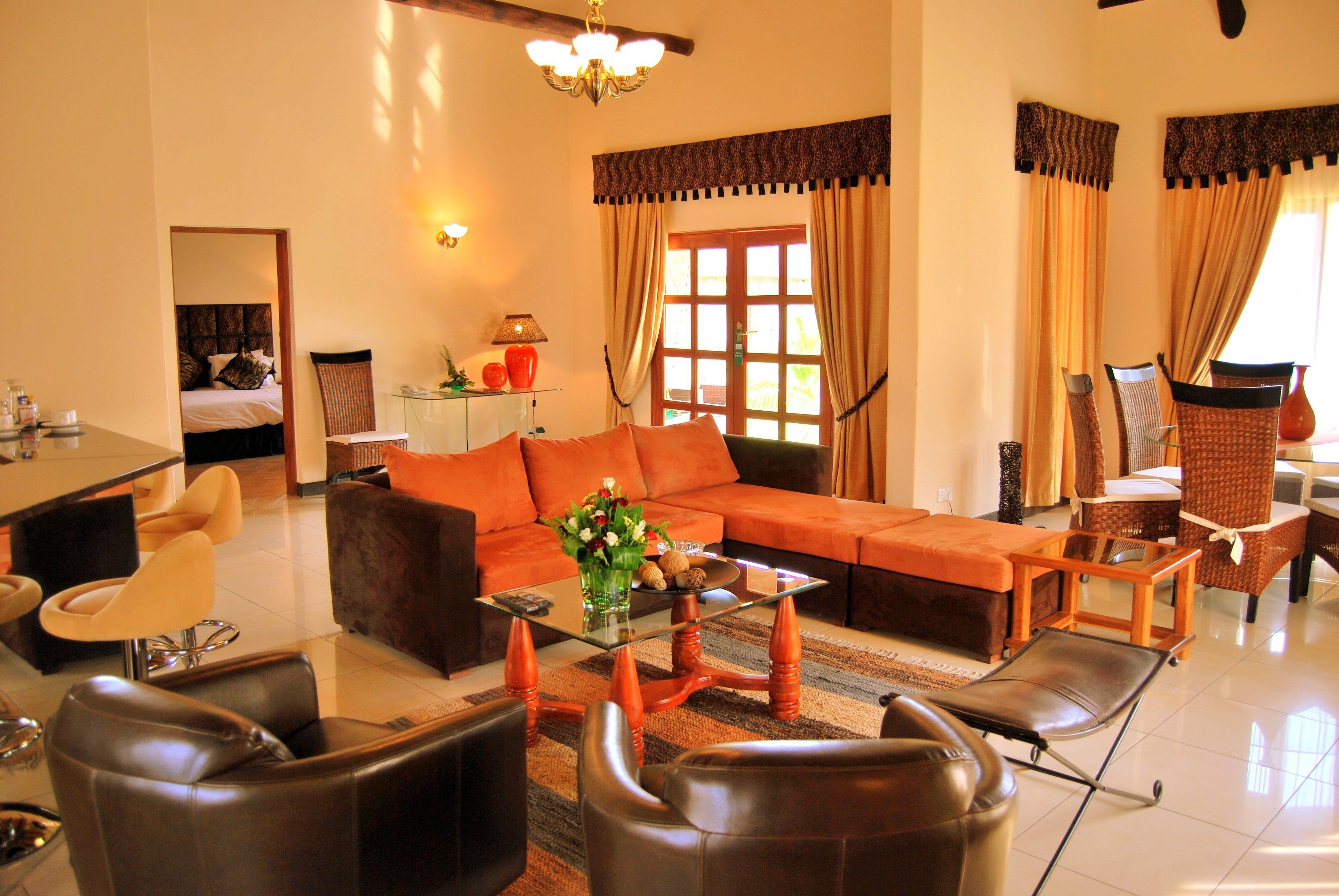 Suíte luxo, 1 cama King | Sala de estar | TV, filmes recentes