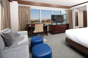 Quarto Executivo, 1 cama king-size, acesso ao Club Lounge | Roupa de alta qualidade, camas de colchão pillowtop 