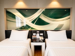 Quarto casal ou duplo superior, vista para a cidade | Frigobar, cofres nos quartos, escrivaninha, cortinas blackout