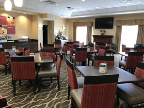 Pequeno-almoço tipo buffet diário incluído 