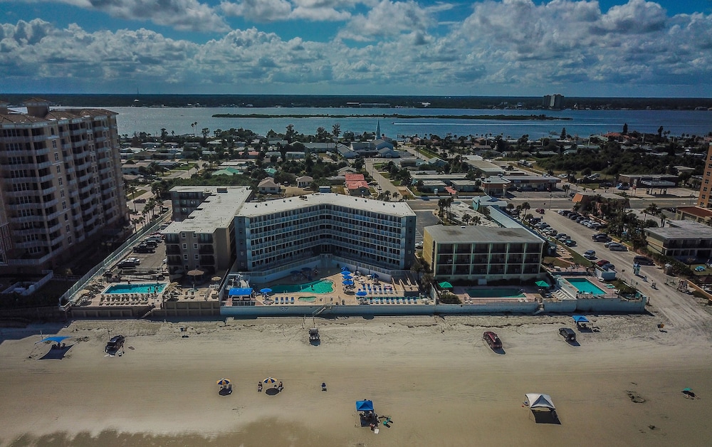 Beautiful 1 Bedroom Unit At Resort, Sleeps 6 - Daytona Beach Shores, FL