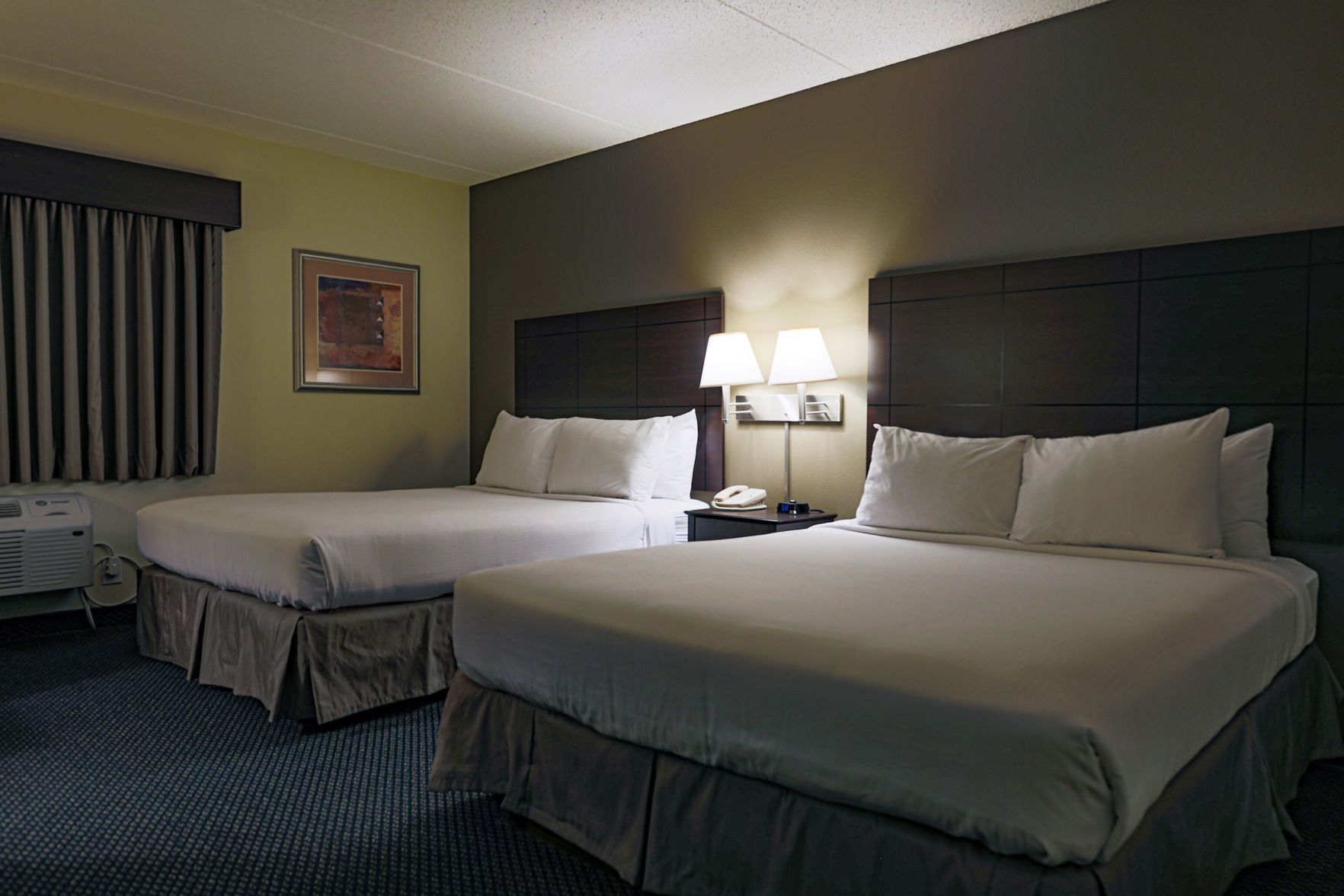 Secretária, secretária adequada para computadores portáteis 