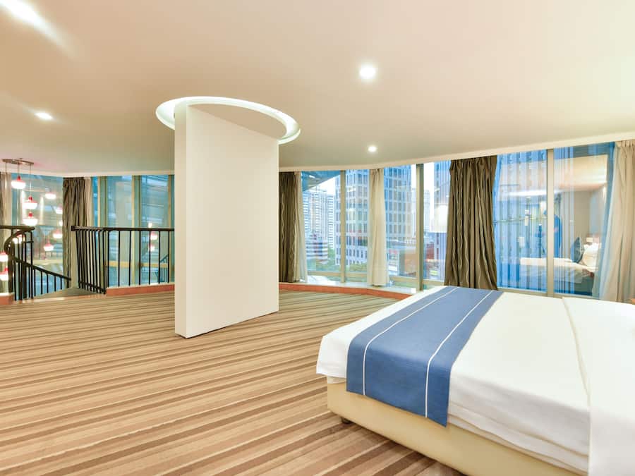 Suíte com design assinado, 1 quarto | Frigobar, escrivaninha, quartos à prova de som