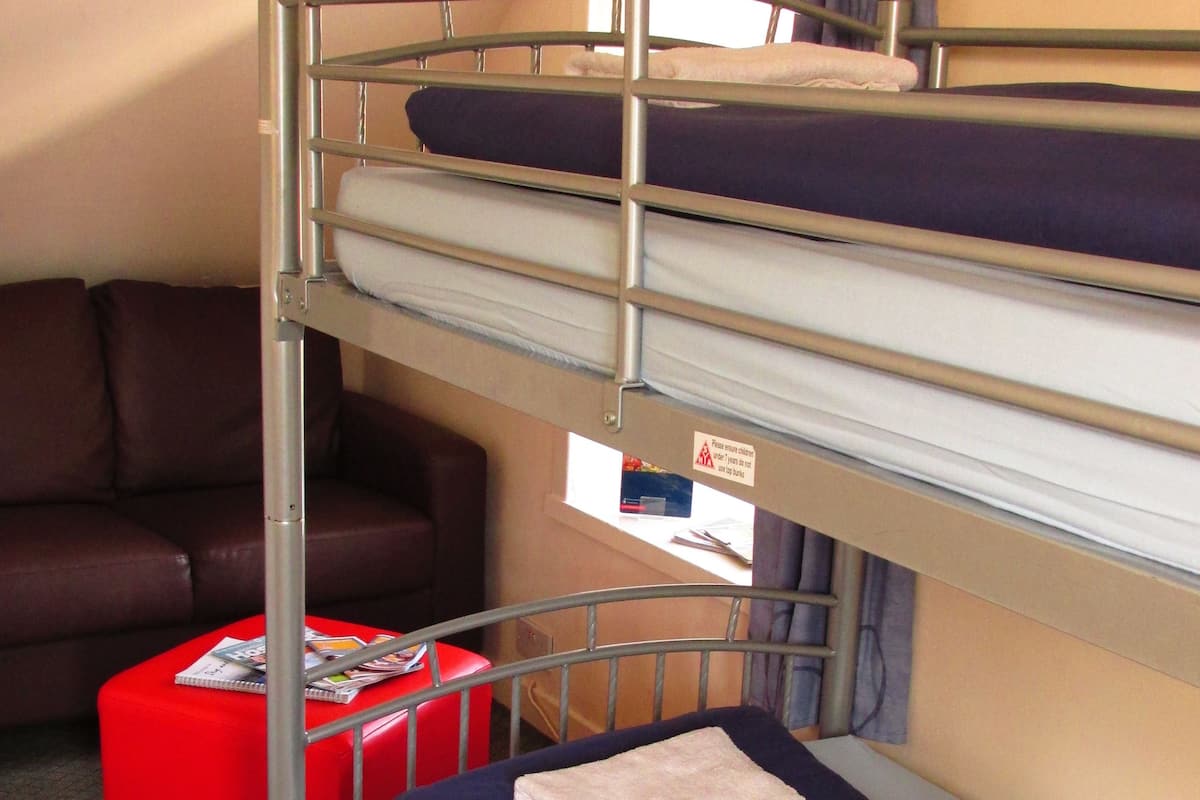 Quarto Twin, casa de banho partilhada | Wi-fi grátis, roupa de cama fornecida
