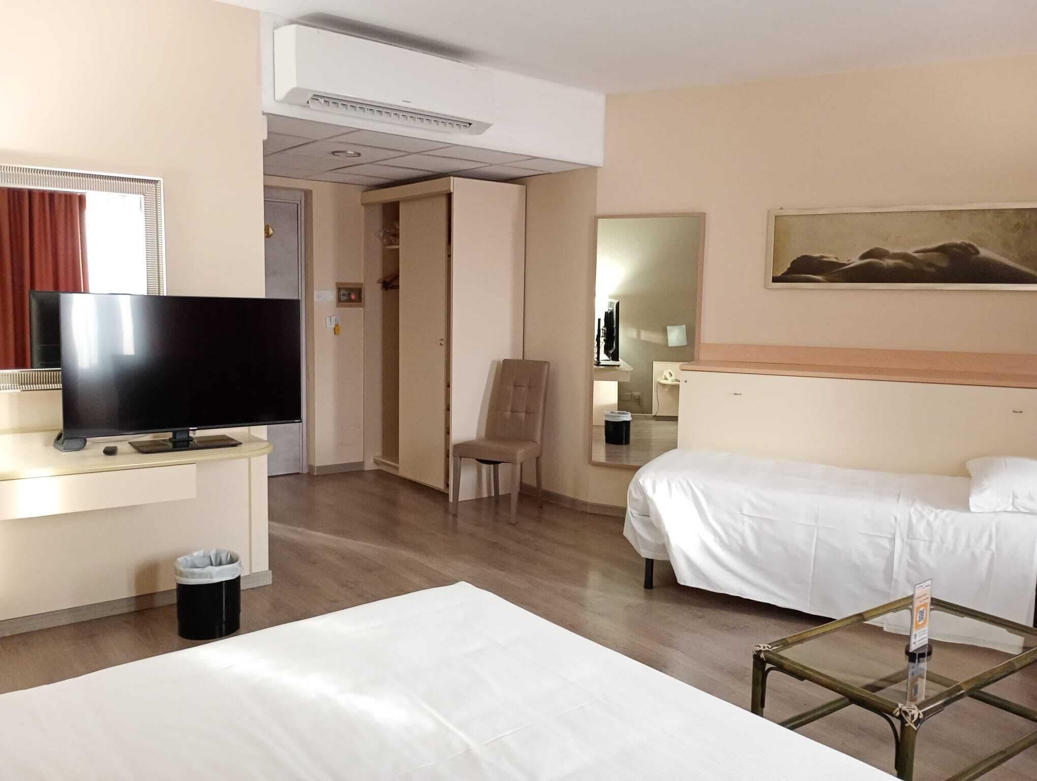 Quarto Quádruplo | Edredões de penas, minibar, cofre no quarto 