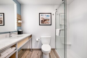 Quarto, 1 cama king-size | Duche na casa de banho